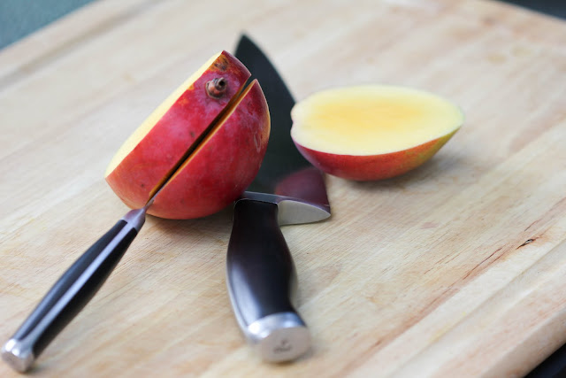 What's Cookin' with Mary?: How to Chop a Mango