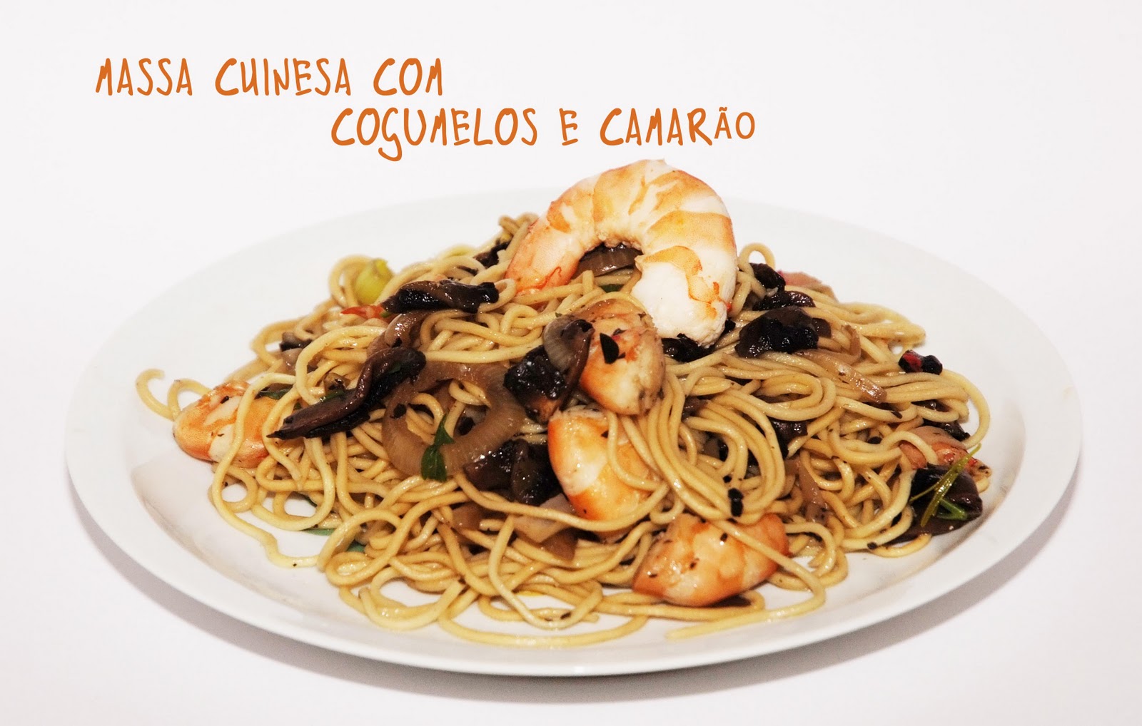 Frango do Campo: Massa chinesa com cogumelos e camarão