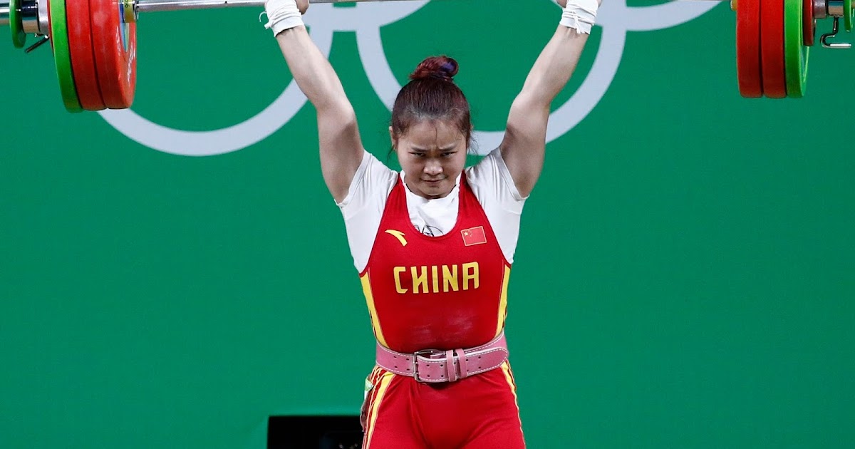 La china Deng debuta como olímpica con oro y récord del mundo en 63 kilos