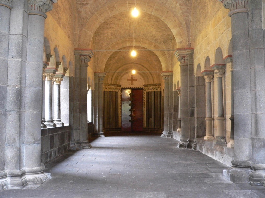 AD TILIAM: Maria Laach - Kirche