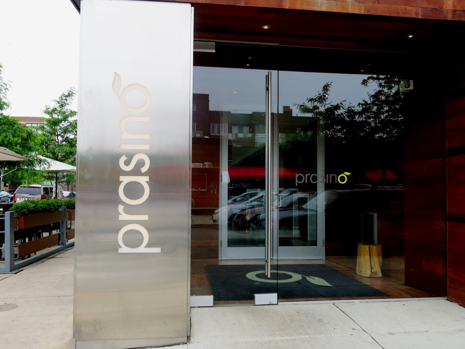 Bunny and Brandy's Brunchtime Blog: Prasino or Green Eggs are Fab