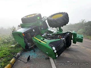 Tractors - Farm Machinery: John Deere Accident