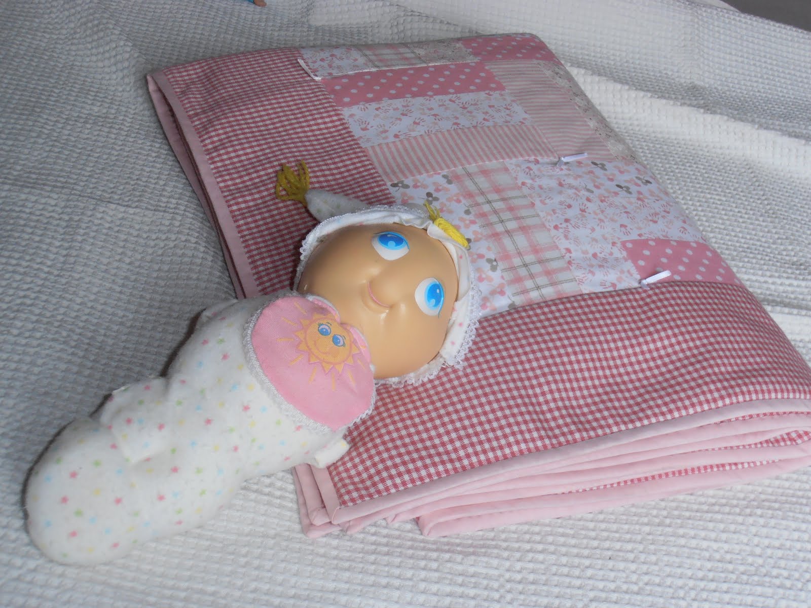 NENA PATCH: COLCHA ROSA DE BEBE