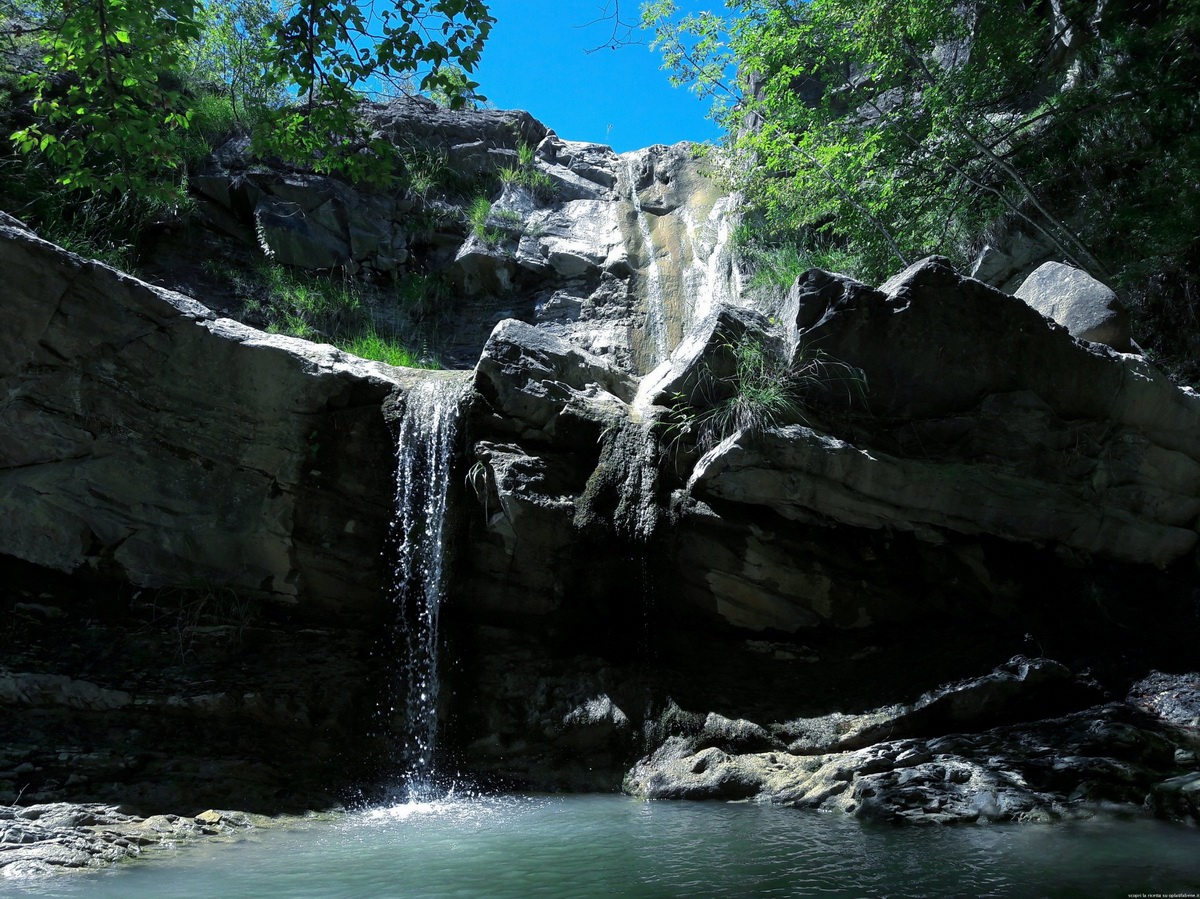 Dall'Appennino alle Alpi: Trekking in alta val Trebbia: Bobbio, San ...