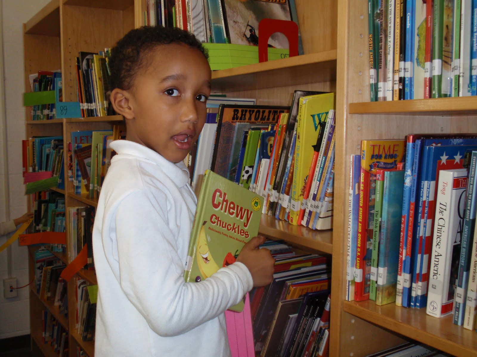 Maury Elementary Library: Kindergarten takes the library home!