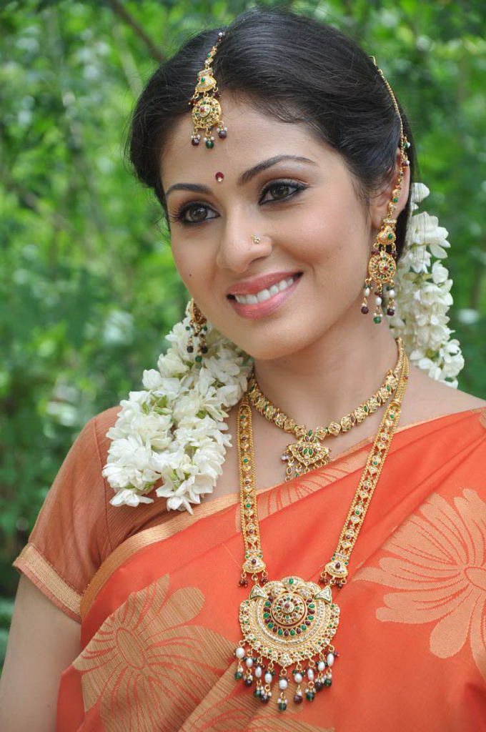 Sada Beautiful Stills In Traditional Saree