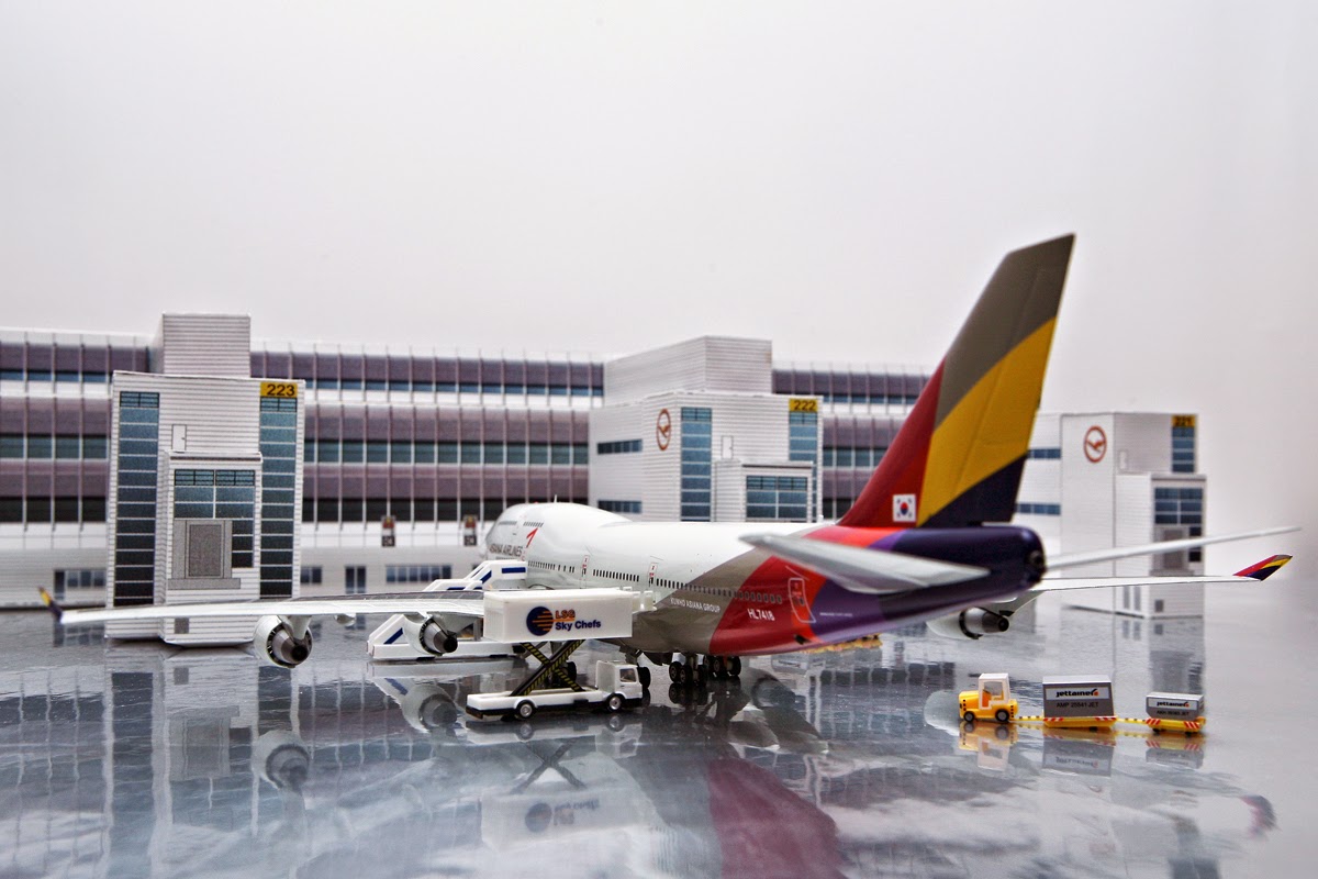 Diecast Aircraft: [Blue Box] Asiana Airlines Boeing 747-400 HL7418