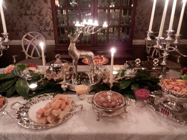 A Perfect Setting: A Christmas Party Setting