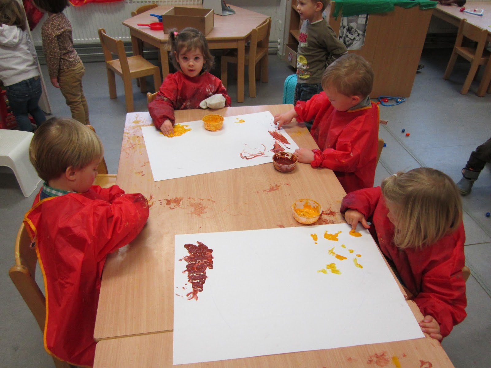 De Nellie-klas: Lekker kliederen met de handjes in de verf (don't try ...