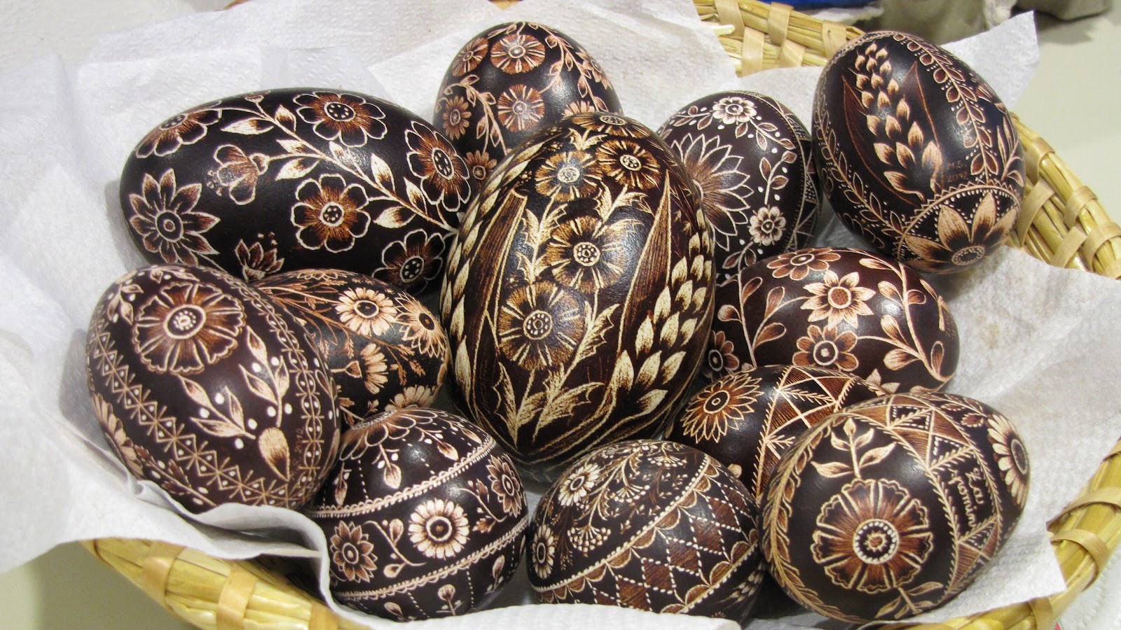 Bibliotekarska terminologija: Pirhi, pisanice, pisanke, remenke