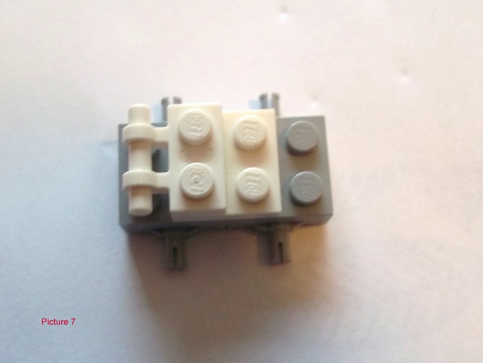 The Nicolas Gazette: INSTRUCTION ON HOW TO BUILD A SMALL LEGO ROBOT