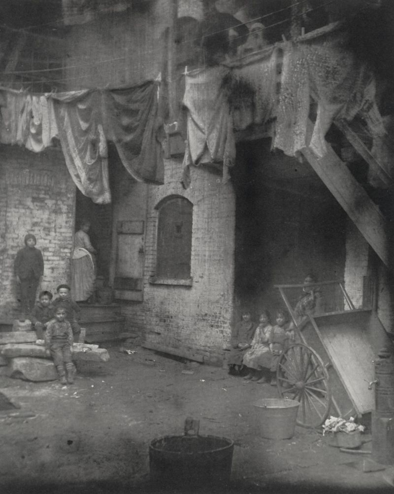 42 Incredible Vintage Photographs That Capture Slum Life in New York ...