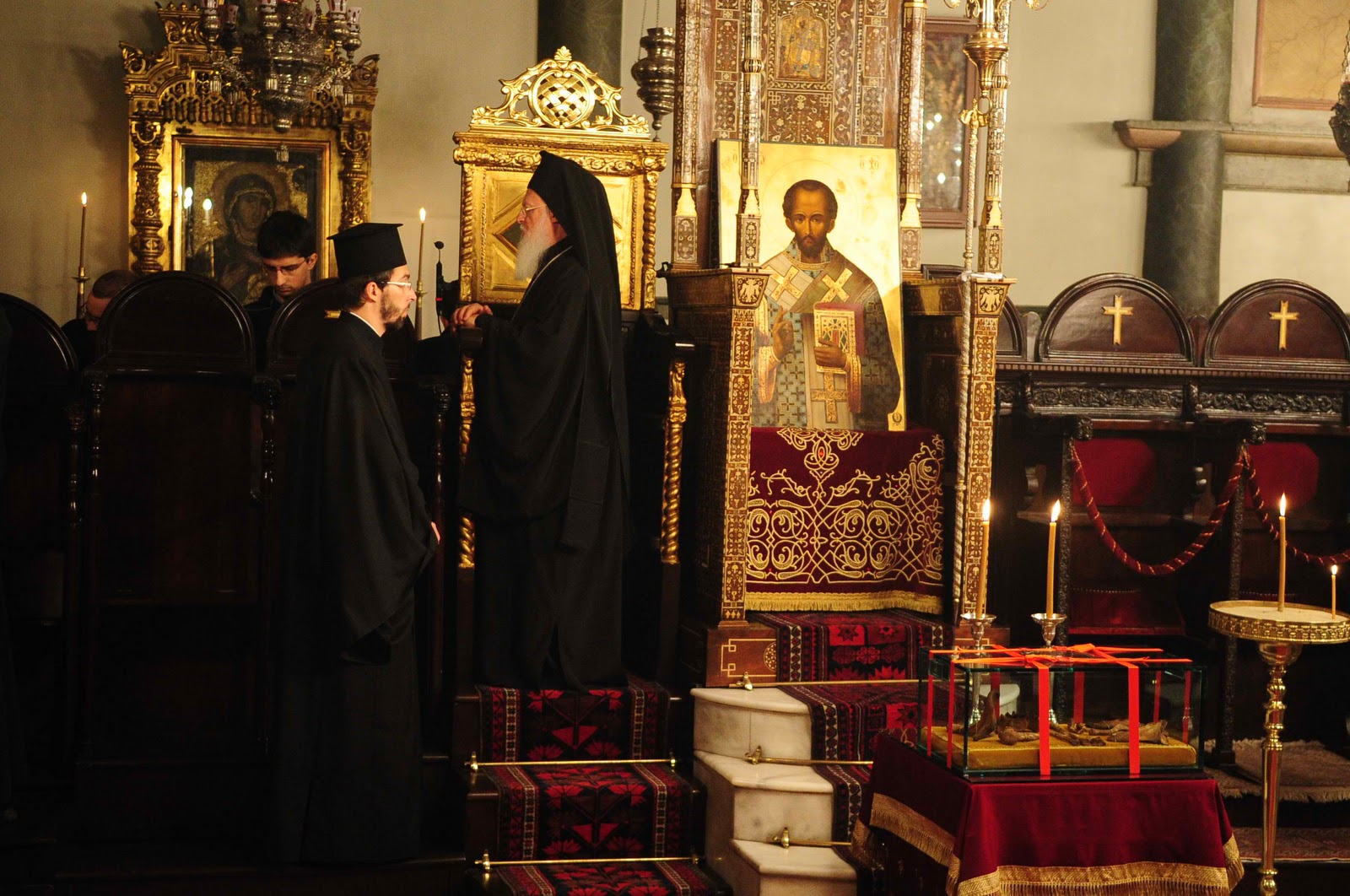 ΦΩΣ ΦΑΝΑΡΙΟΥ: Η ΜΝΗΜΗ ΤΟΥ ΙΕΡΟΥ ΧΡΥΣΟΣΤΟΜΟΥ ΣΤΟΝ ΠΑΤΡΙΑΡΧΙΚΟ ΝΑΟ