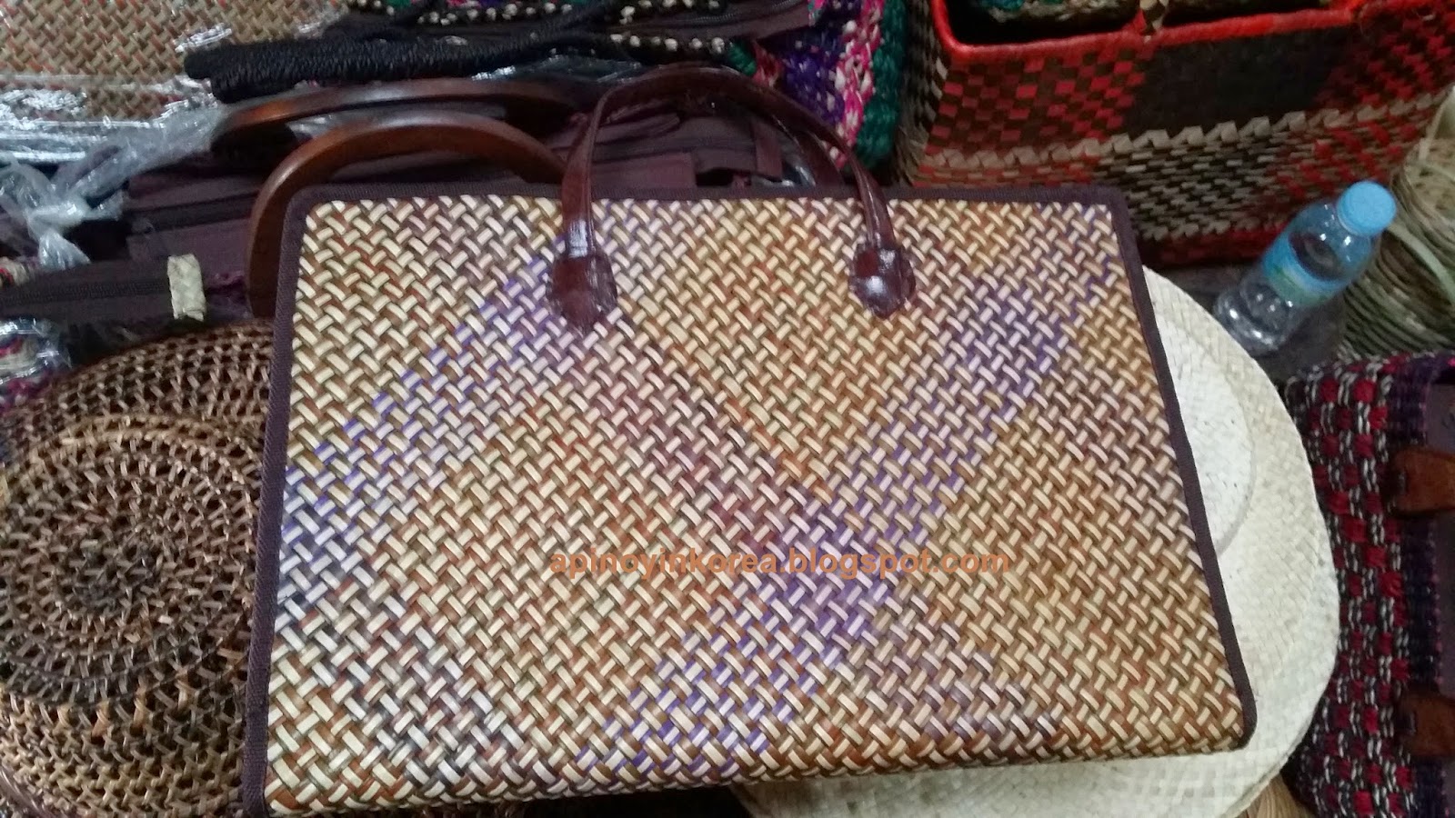 A Pinoy in Korea: My Bacolod 'Banig' Laptop Bag From Goes To Gangnam!