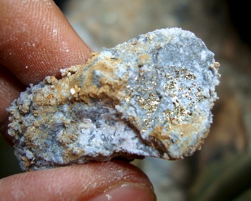 The Difference Between Gold ore with a minerals Pyhrite