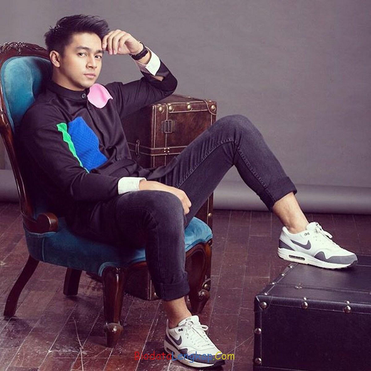 Foto Dan Biodata Lengkap Deva Mahenra