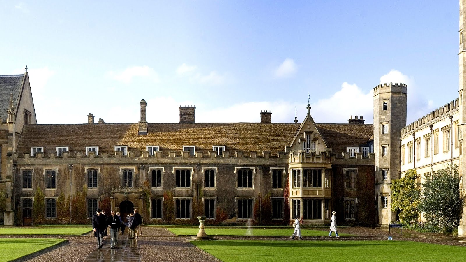 Branford College - College Courtyard - College Choices