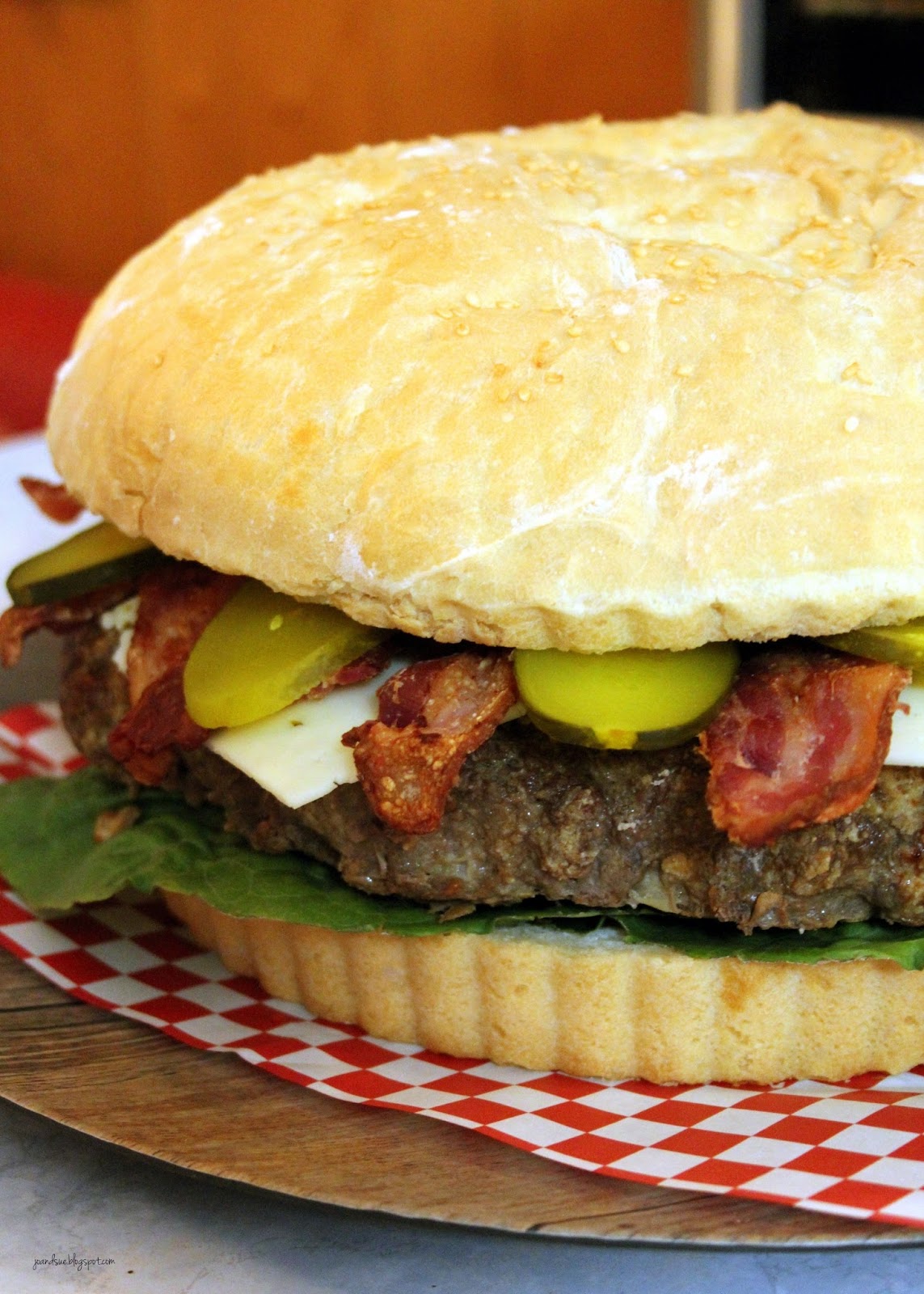 Jo and Sue: Giant Bacon Cheeseburger