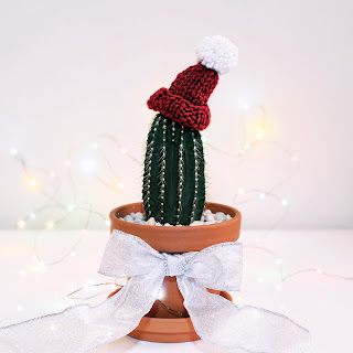 Purllin: Happy Holidays | Knit Miniature Santa Hat