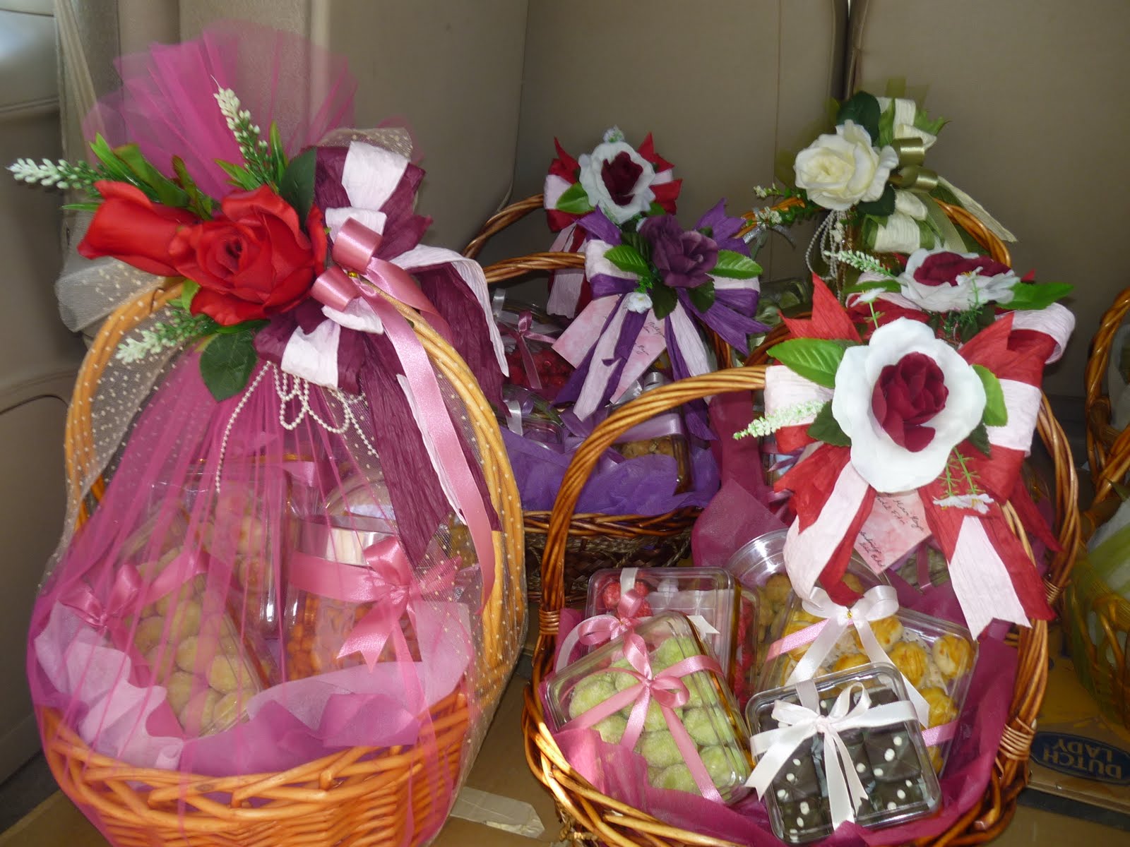 YUMMY SEDAP: Hamper & Bekas kuih