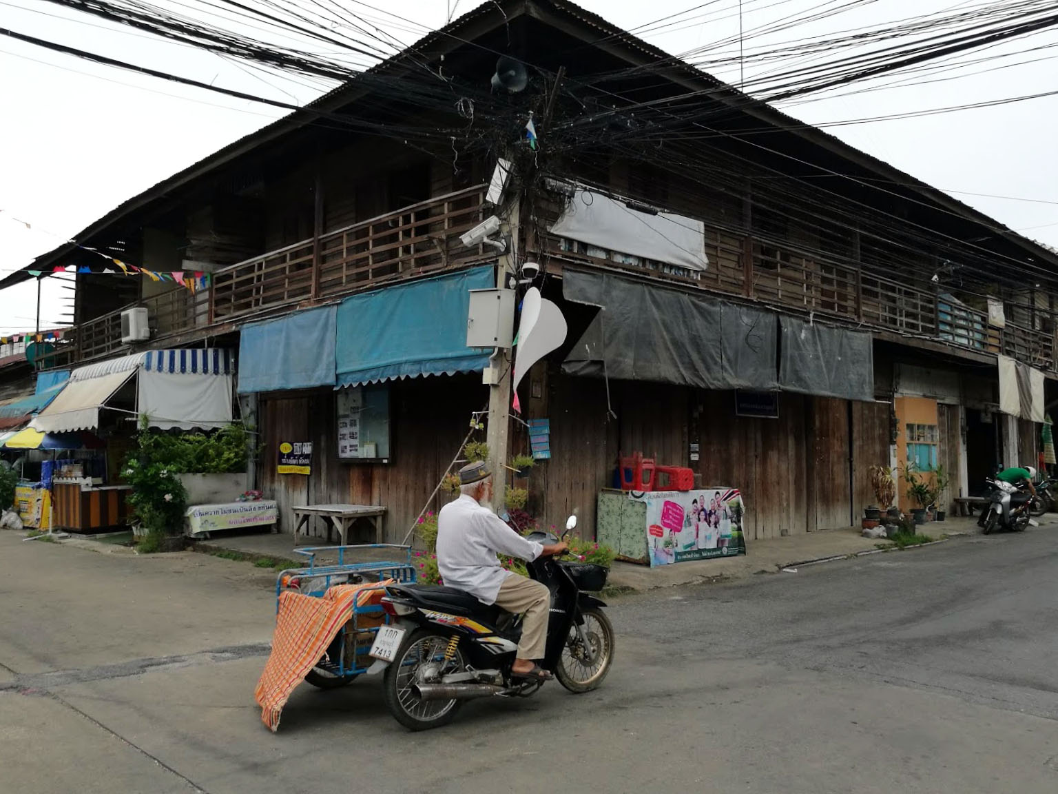 慢遊泰國 | : Tha Muang Old Market ตลาดเก่าท่าม่วง