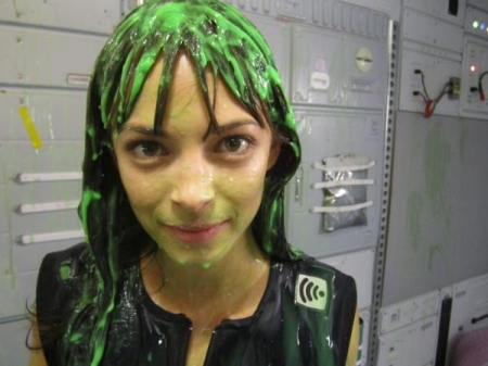 Beaut And The Beast BR: -Vídeo: Trailer Novo do Filme "Space Milkshake" com Kristin Kreuk de 2012!