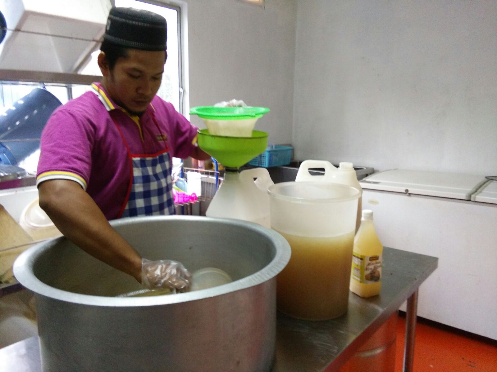 Proses Membuat Nira Nipah