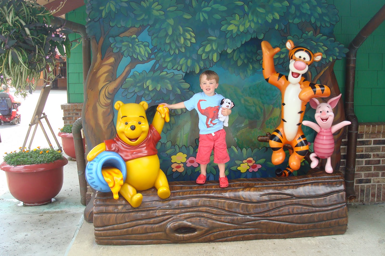 THE MURPHY FAMILY: Winnie the Pooh Log/Bench