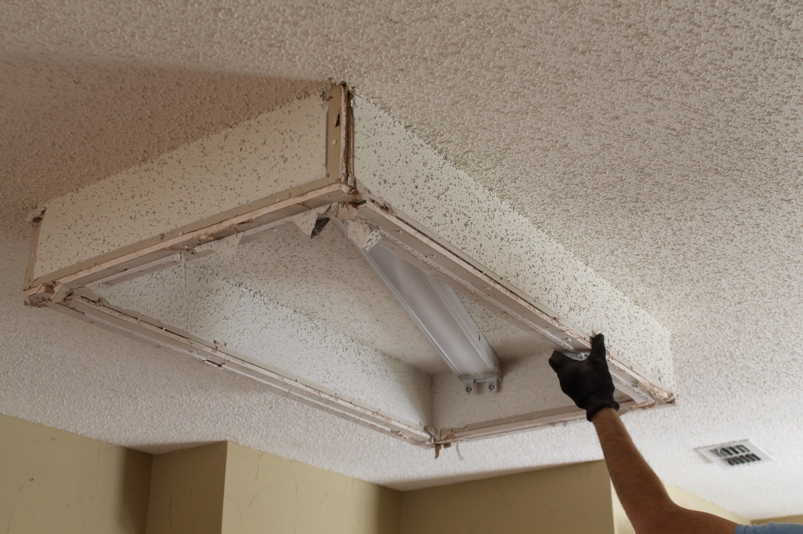 Life's Sweeter with Chocolate: Removing the Fluorescent Light Box in ...