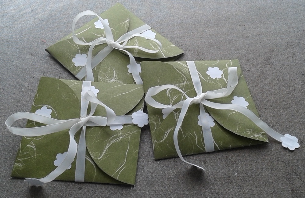 Craftrebella: DIY little paper gift boxes