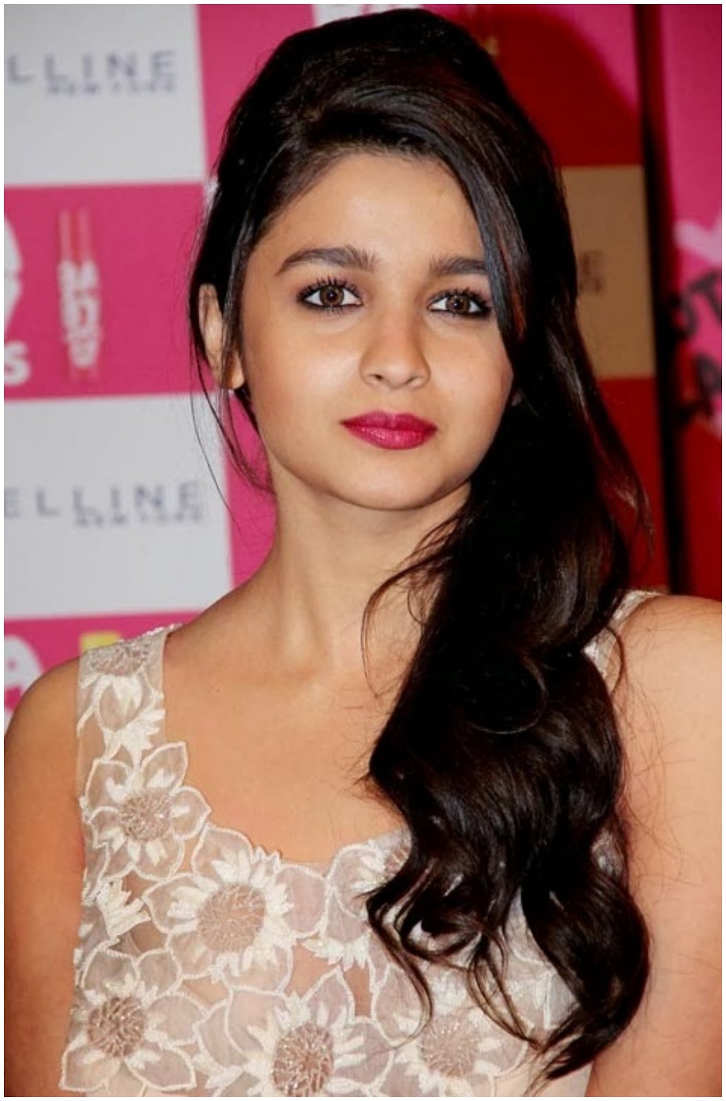Alia Bhatt Wiki, Hd Images, Boyfriend, Affairs,Today Updates, Gallery, News