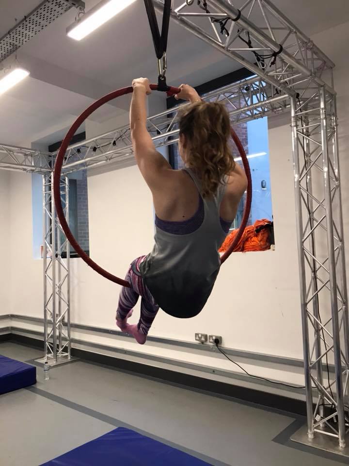 Aerial Hoop : how to do exercise without realising you're doing it