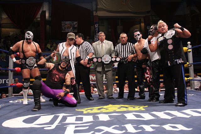 ESTRELLAS DEL RING.: Los Oficiales se llevaron la noche.