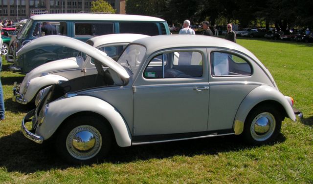 on four wheels: Wheels Expo 2011 - Part 2 - Morris, Porsche, VW, Aston ...