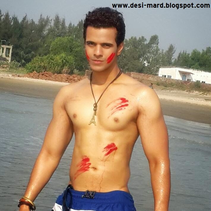 Desi Mard: Hunks in Beach