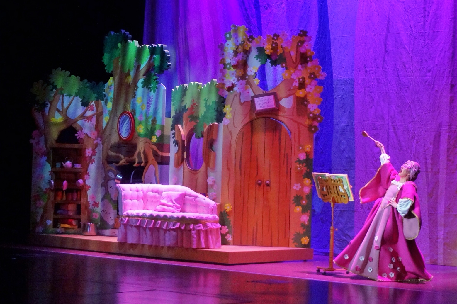 The Smurfs "Live" On Stage