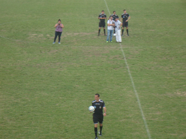 Revista Tribuna Roja: EL ENCUENTRO TUVO UN CUARTO ARBITRO