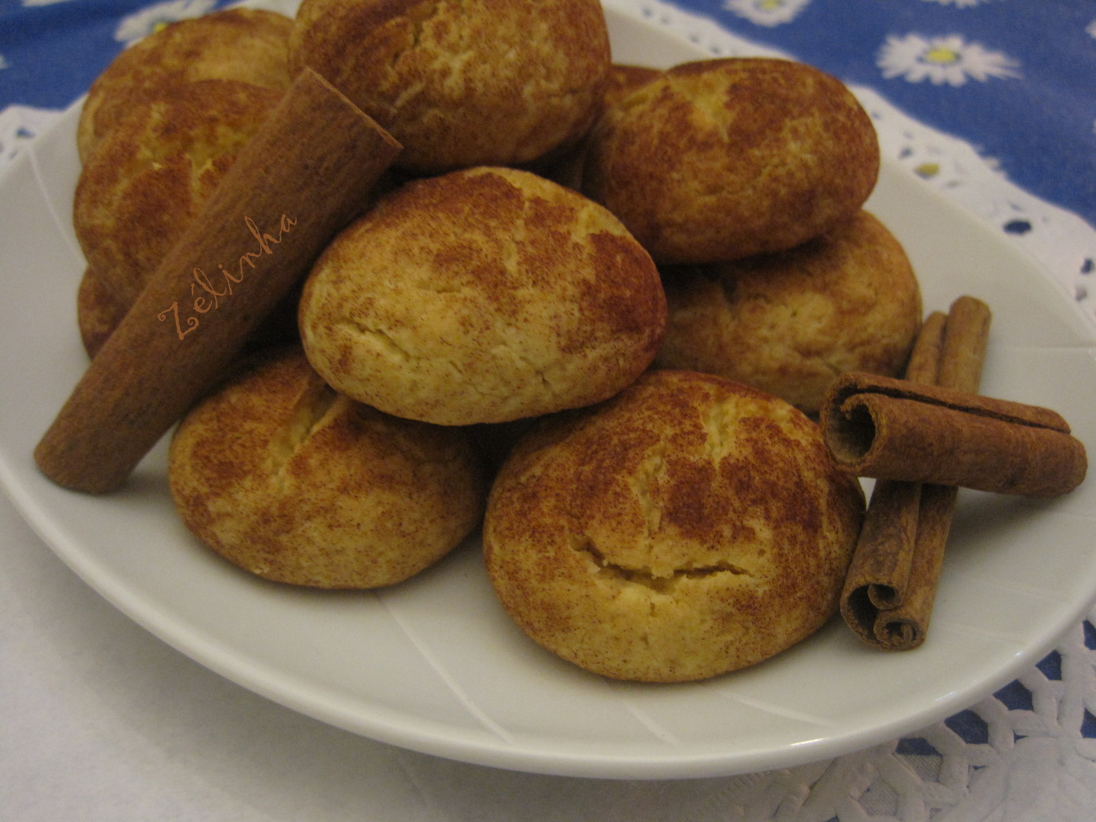 BOLINHOS DE CANELA