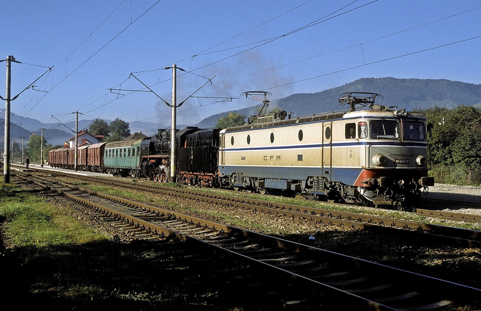 Depozitul De Reduceri: Poze vechi cu locomotive Cfr!