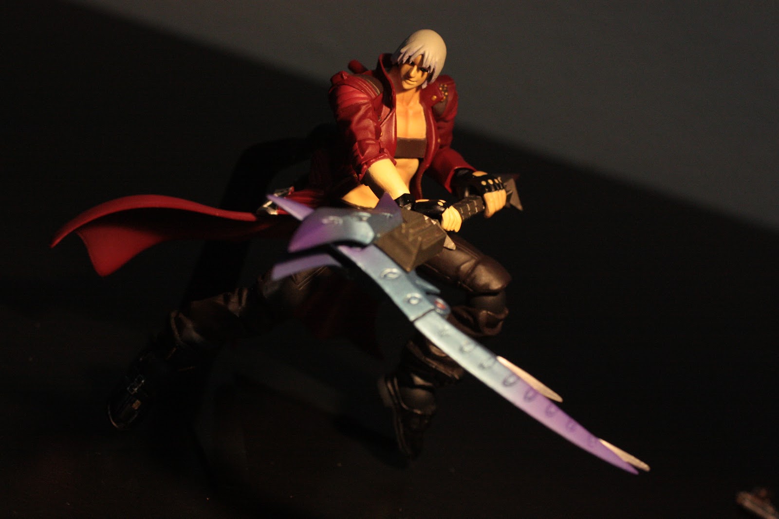 Firestarter's Blog: Toy Review: Revoltech Devil May Cry 3 Dante