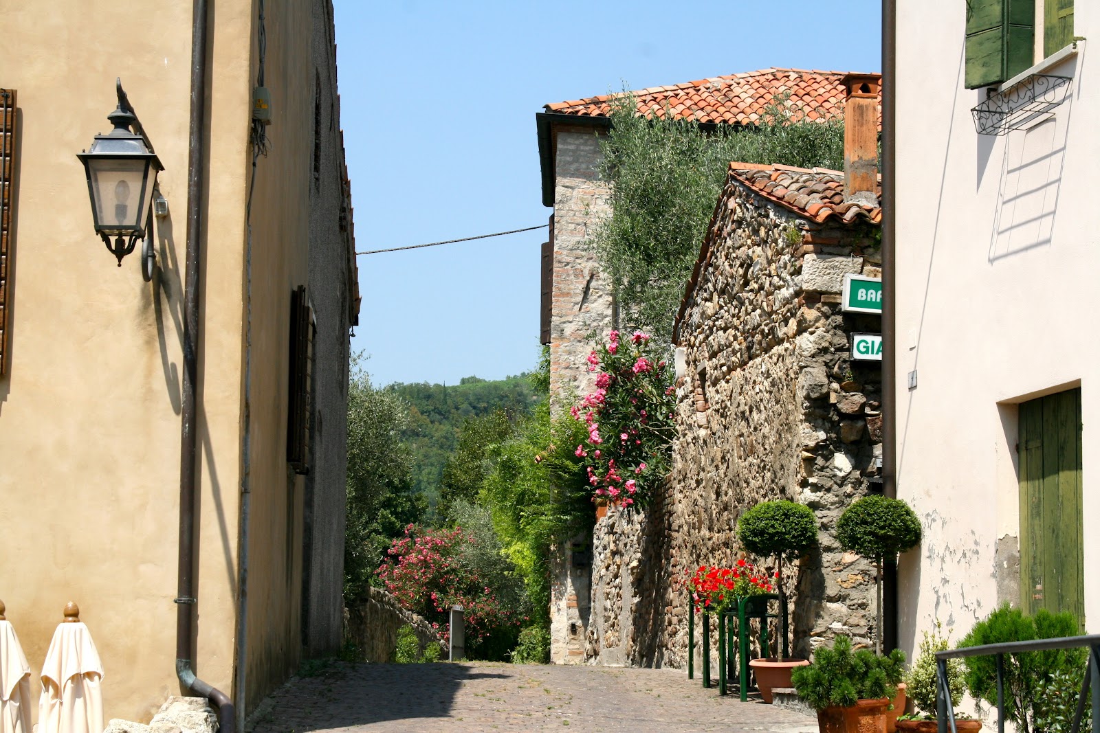 Exploring Italy: Arqua Petrarca in the Euganei Hills