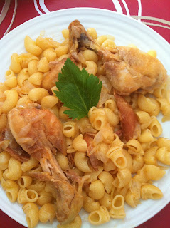 ARMONIE IN BUCATARIE: Paste cu pulpe de pui si ceapa