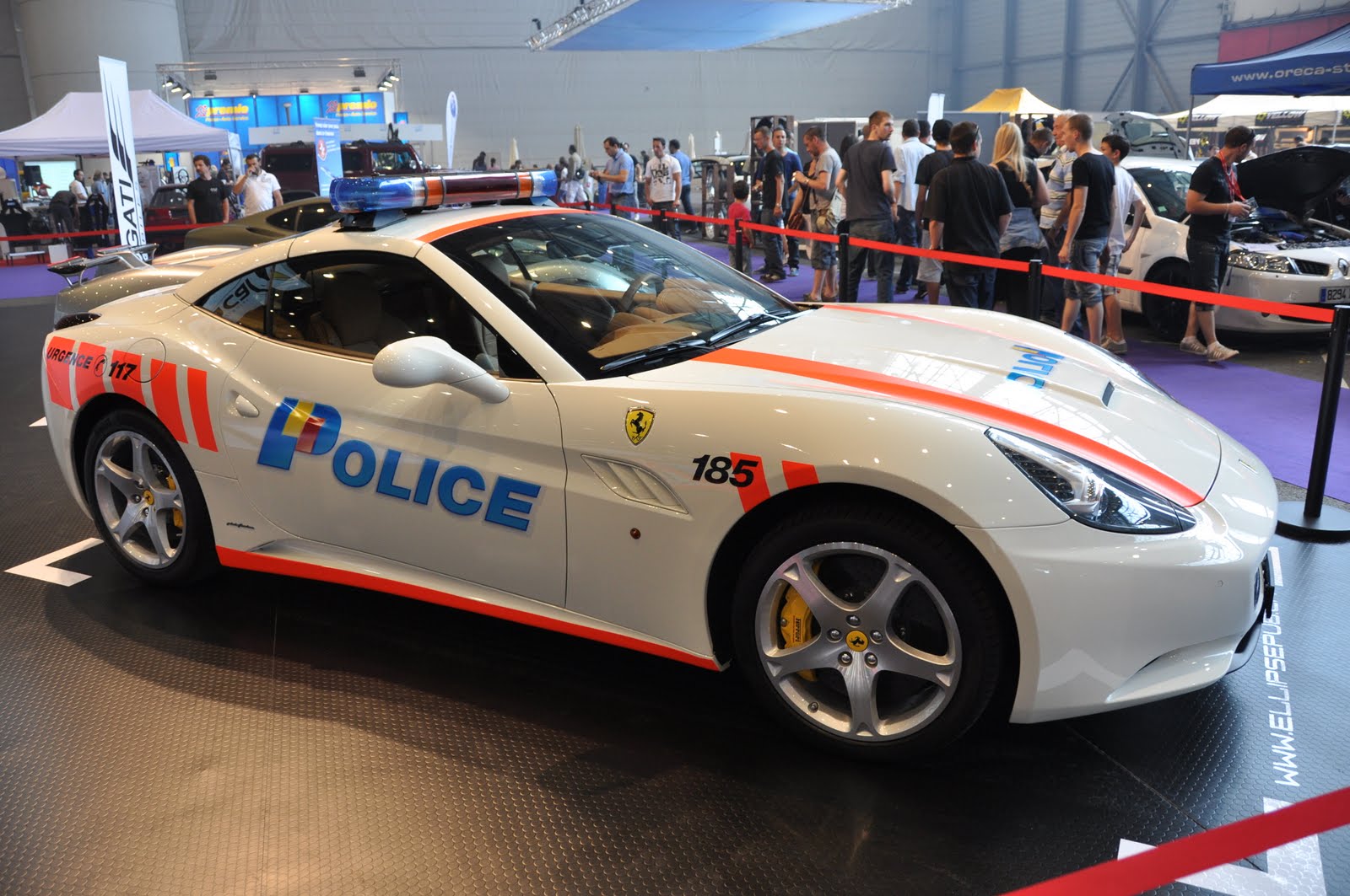 AUTOSHOWPICTURES: FERRARI CALIFORNIA (POLICE)