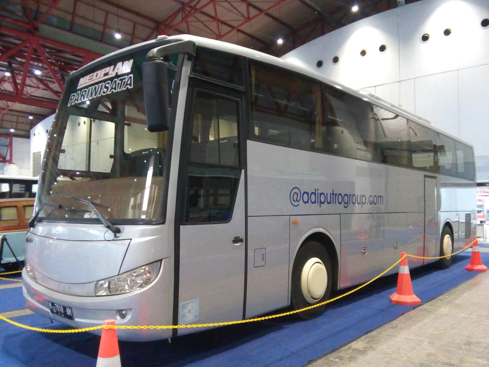 Mengulas Neoplan Smile milik Adiputro
