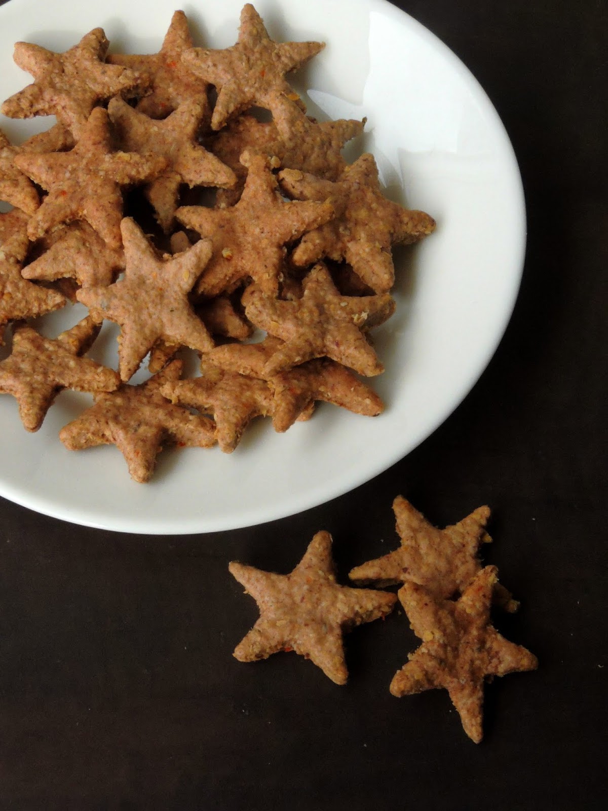 Priya's Versatile Recipes: Spiced Fingermillet Biscuits/Spicy Ragi Biscuits