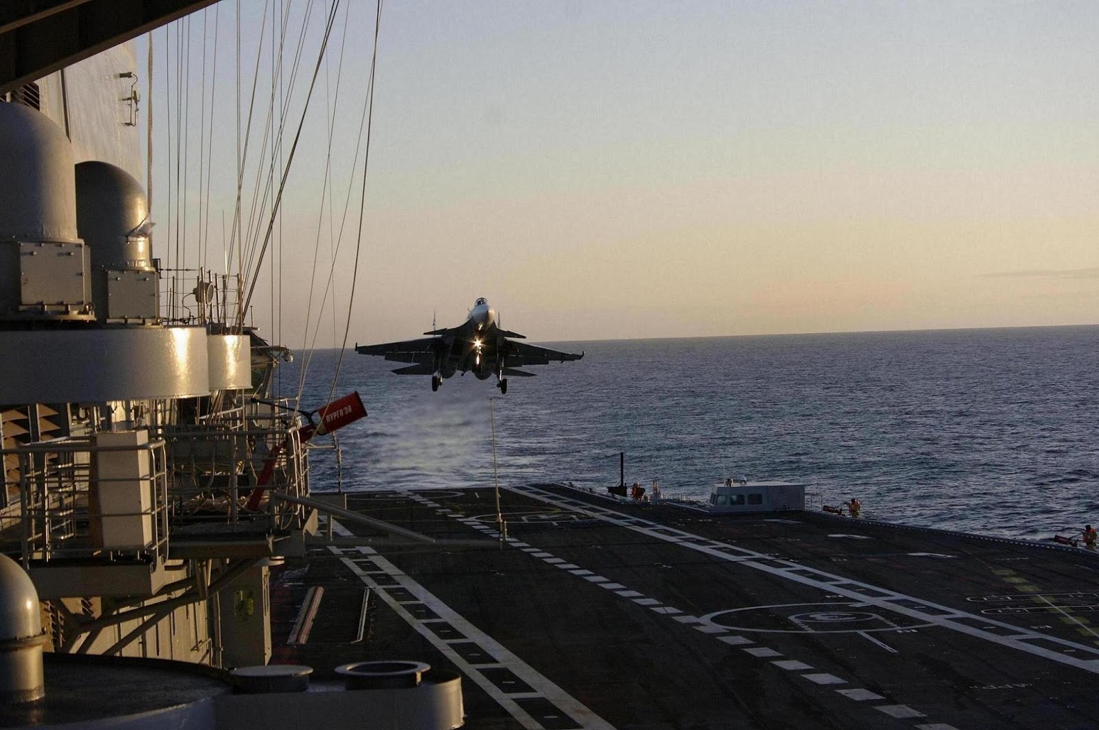 Russian Su-33 Flanker-D Carrier-Borne Fighter Jet & Admiral Kuznetsov ...