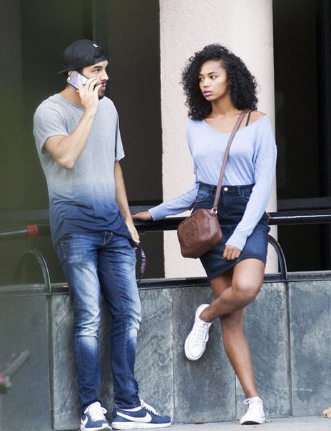 Mario Casas: Mario Casas y Berta Vazquez pasean su amor