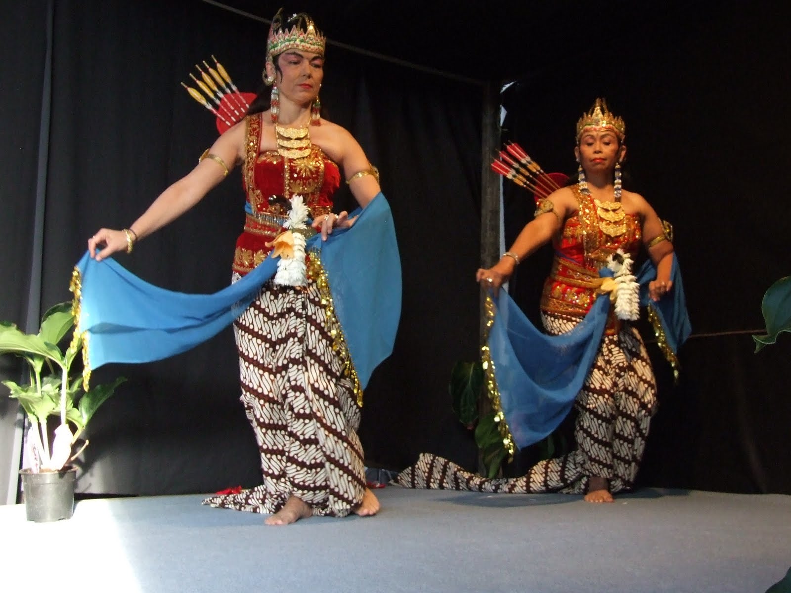 Javaanse danseres: javaanse dansvoorstelling in Schaijk - 85 jarige