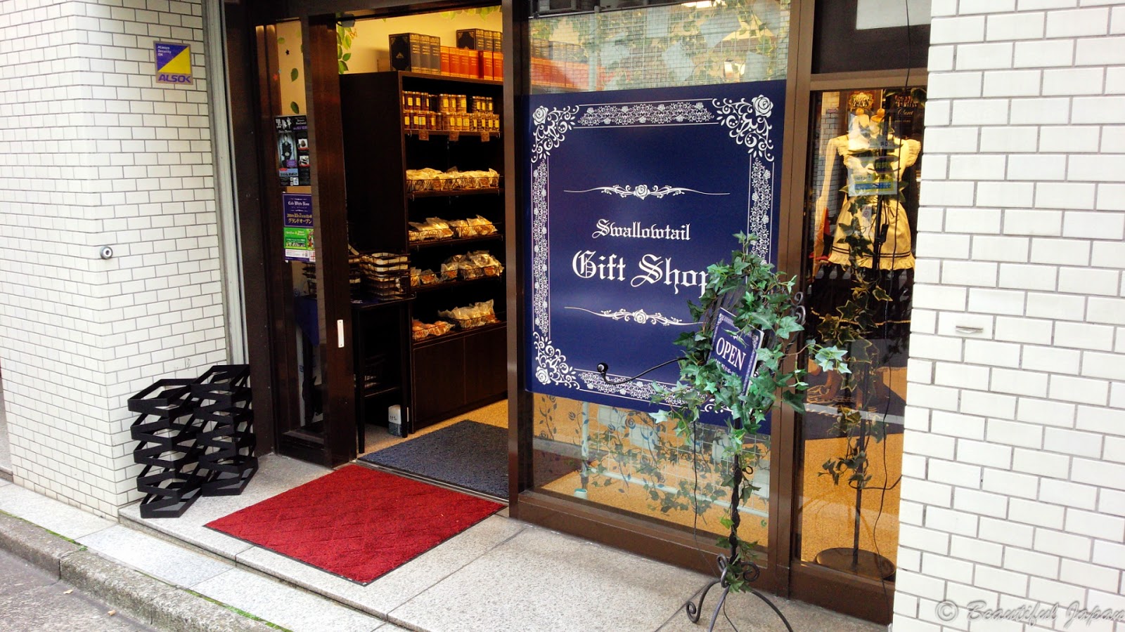 Beautiful Japan: Swallowtail Butler Cafe