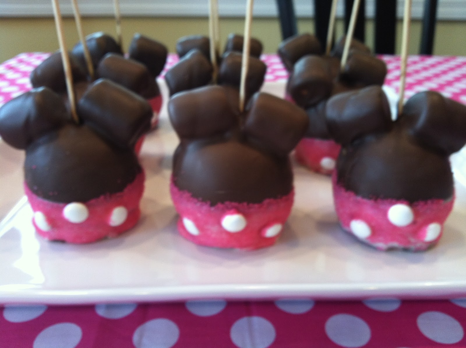 The Weekly Sweet Experiment: Minnie Mouse Caramel Chocolate Apples